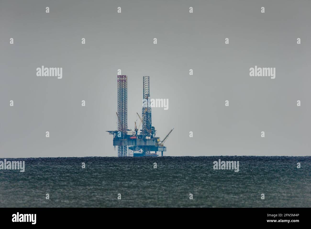 Off shore well hi-res stock photography and images - Alamy