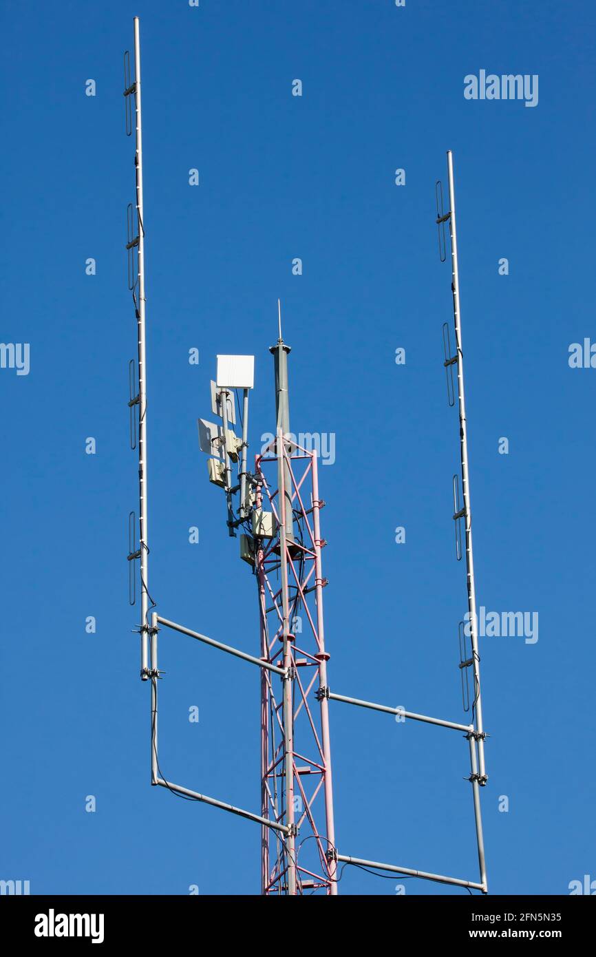 Signal antenna hi-res stock photography and images - Alamy