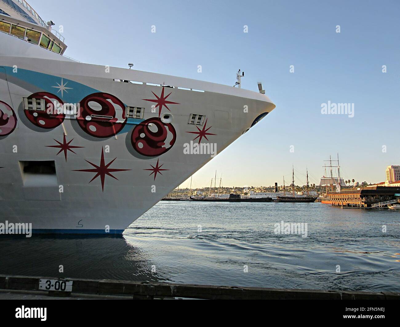 Balboa pacific ocean terminal port hi-res stock photography and images ...