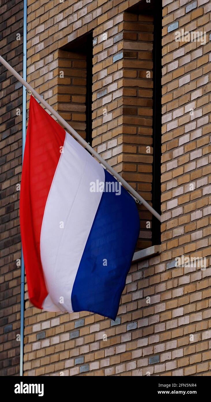 Mourning flag hanging half-mast on flagpole in commemoration Stock ...
