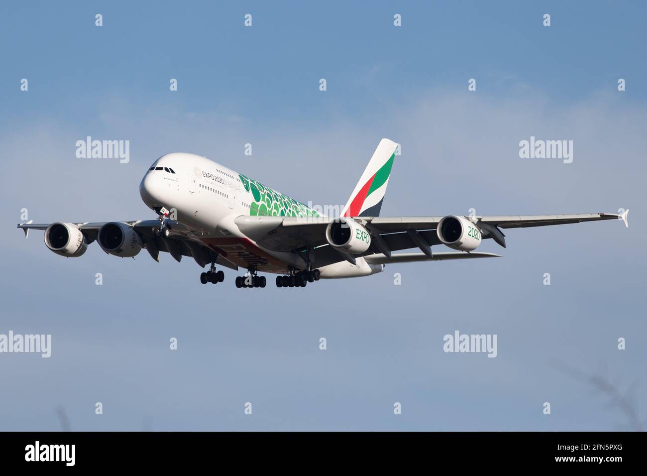Emirates airbus a388 hi-res stock photography and images - Alamy