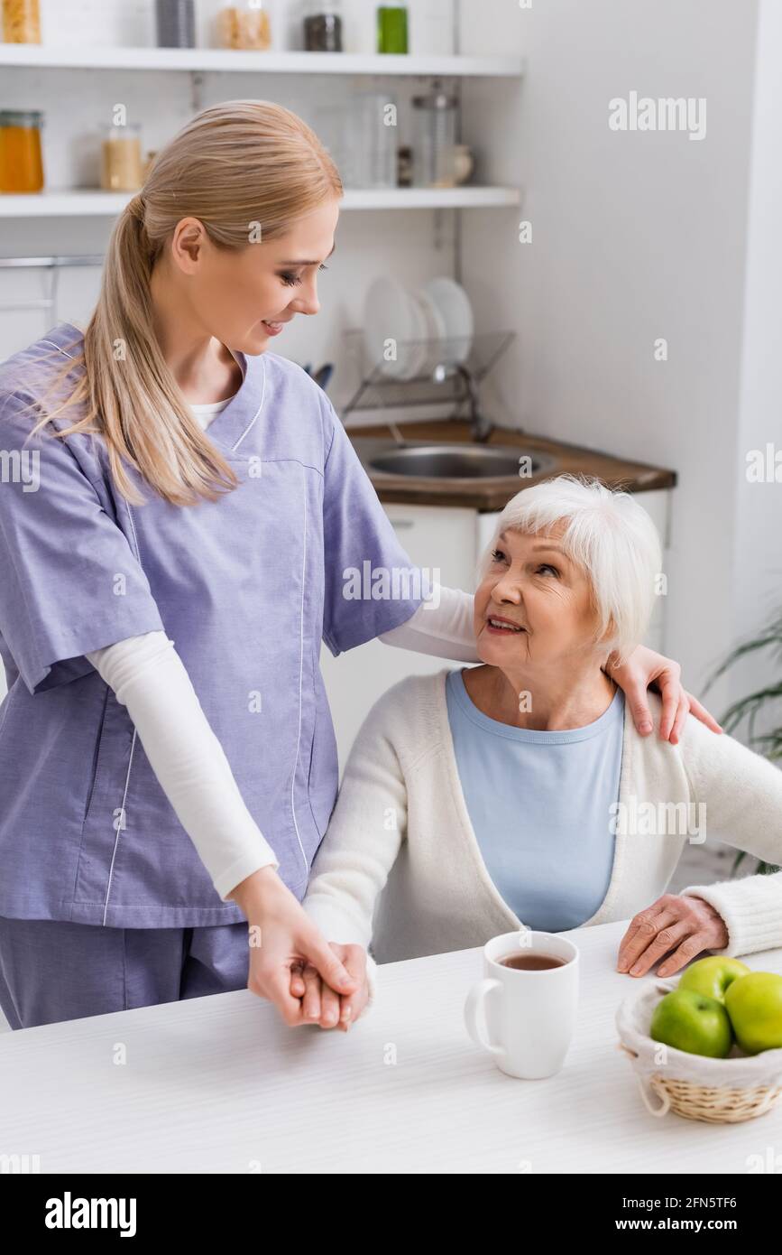 Shoulder hug positive hi-res stock photography and images - Alamy