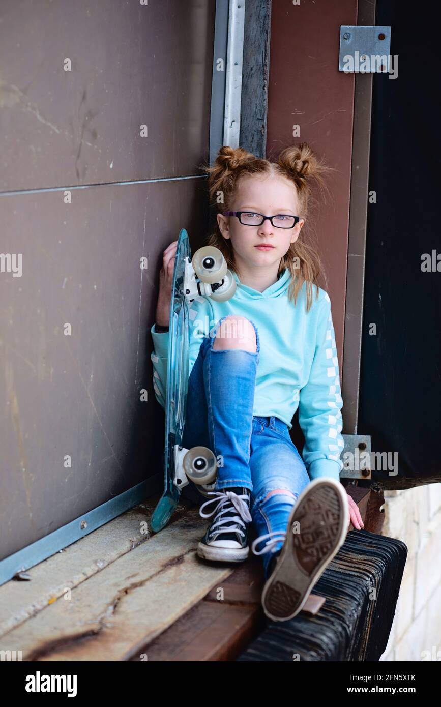 Tweens laughing hi-res stock photography and images - Alamy