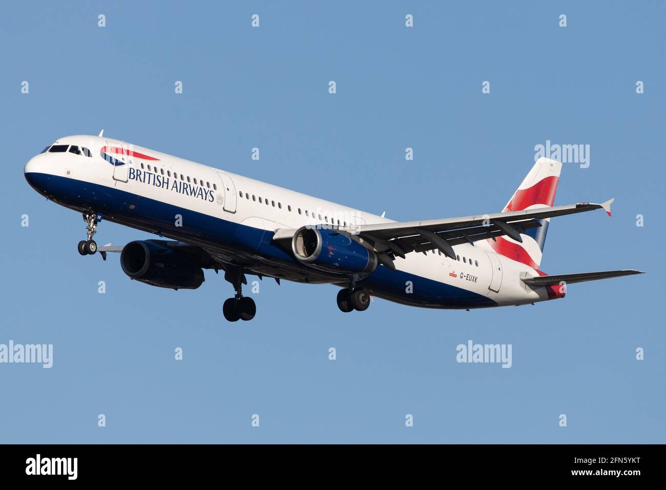 Ba a321 landing hi-res stock photography and images - Alamy