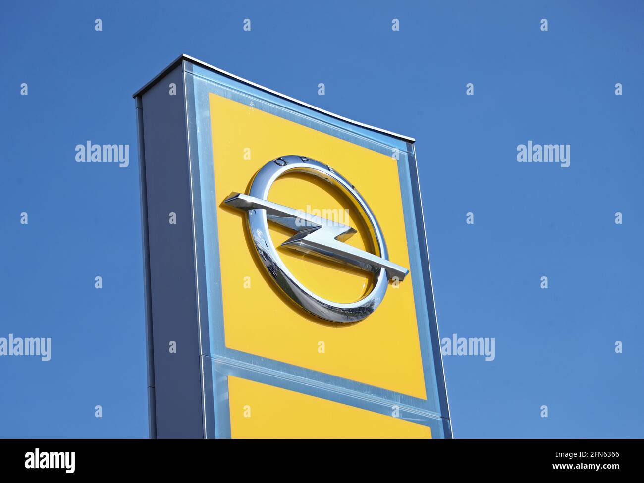 Opel signs hi-res stock photography and images - Alamy