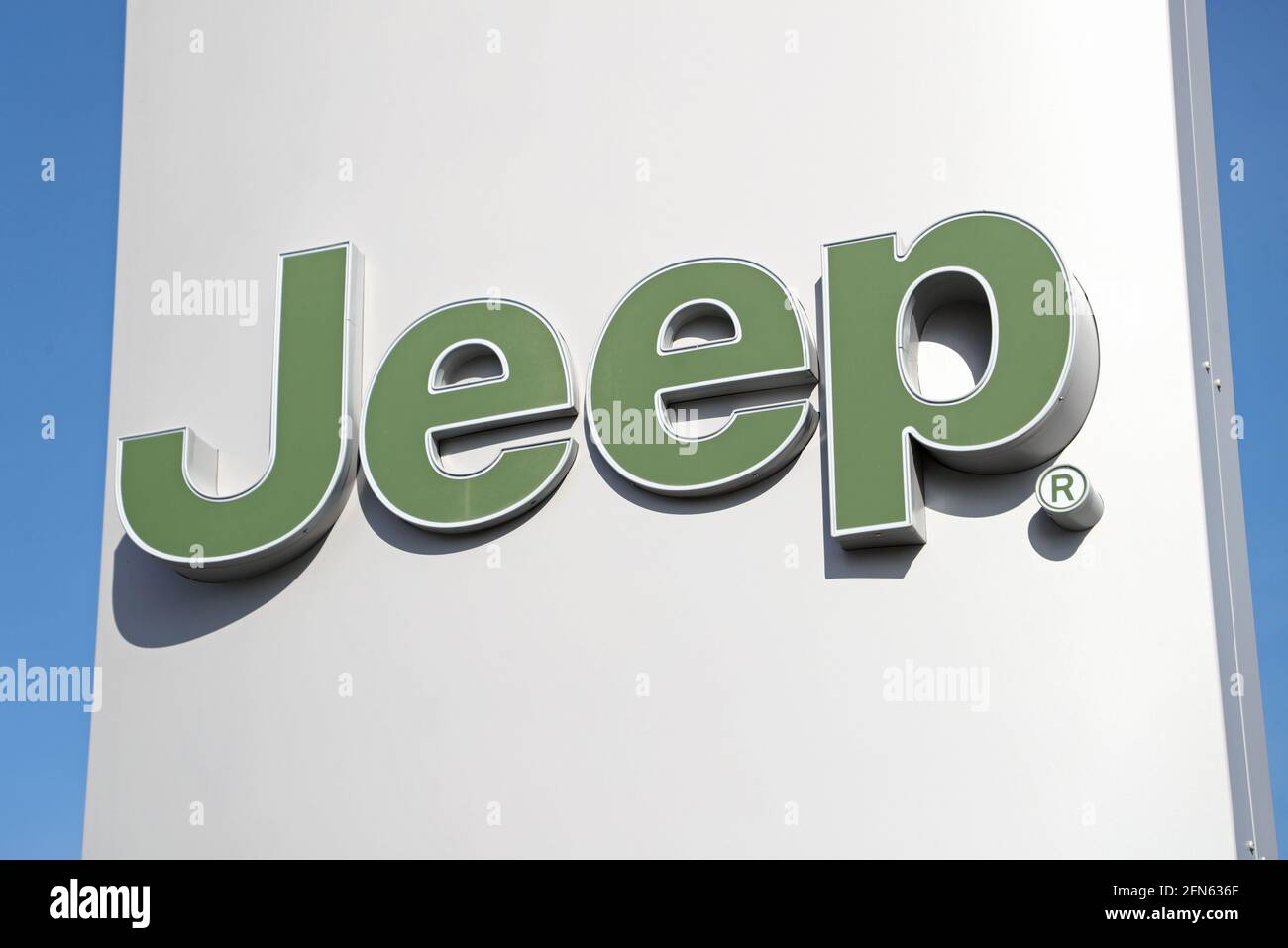 Jeep car shop Stock Photo - Alamy