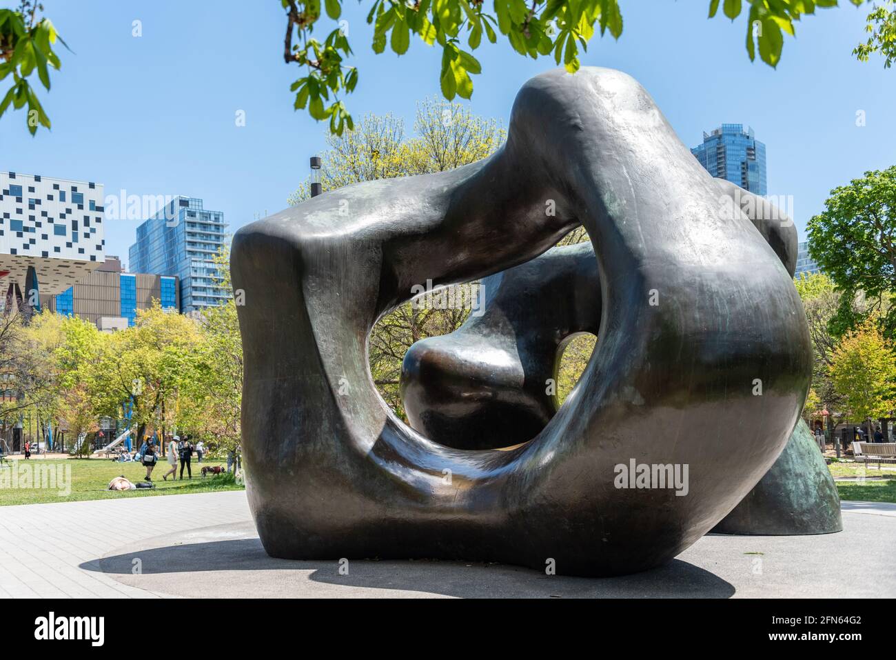 Large two forms moore hi-res stock photography and images - Alamy