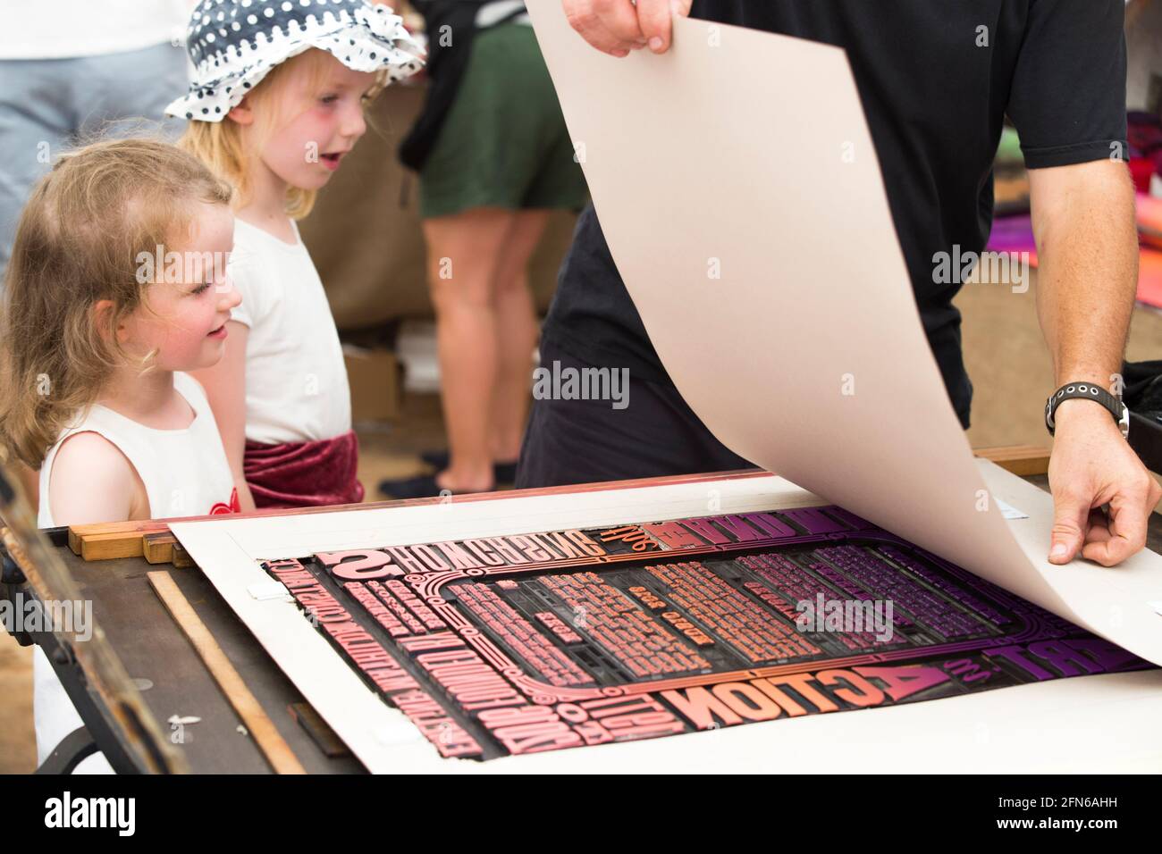 Pressing techniques hi-res stock photography and images - Alamy
