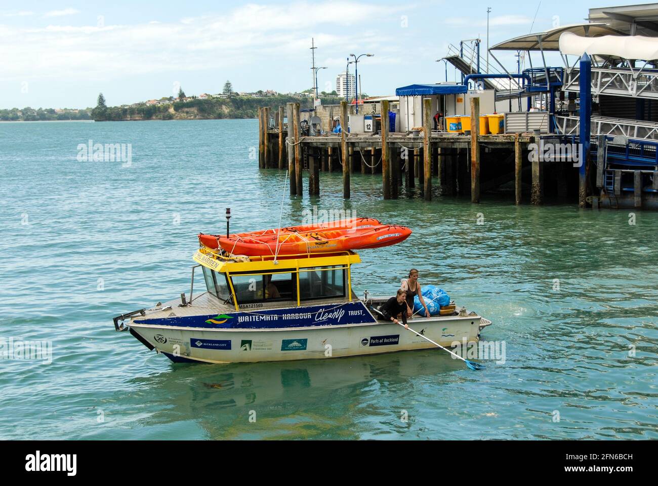 Trash-catchers: Volunteers of Waitemata Harbour Clean-up Trust are ...