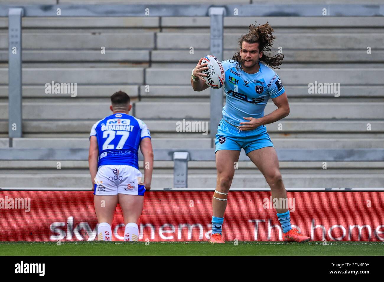 Liam Kay (5) of Wakefield Trinity celebrates his try Stock Photo - Alamy