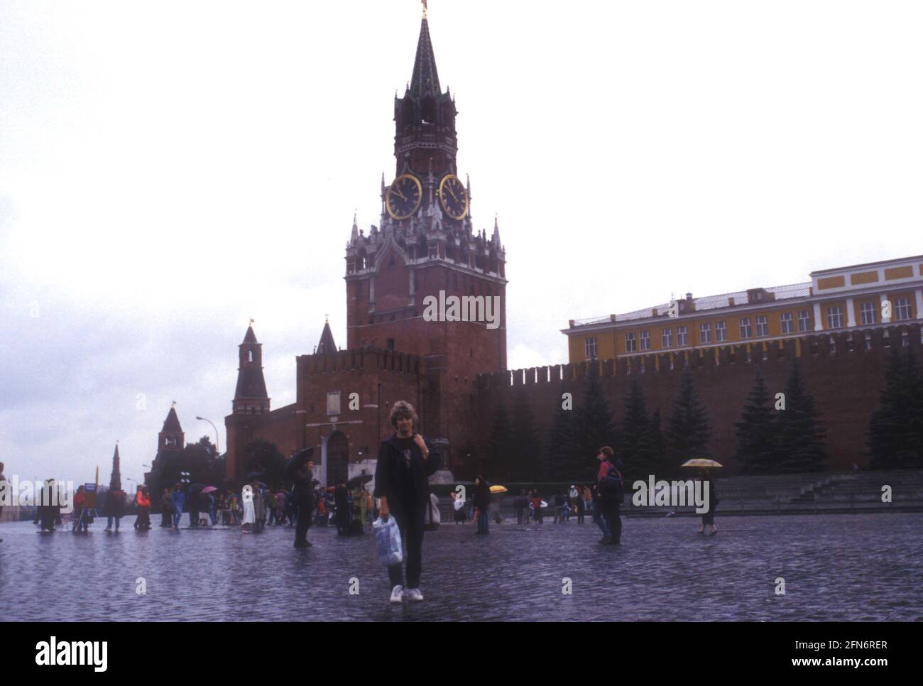RED SQUARE, MOSCOW. RUSSIA, 1994 PIC MIKE WALKER Stock Photo - Alamy