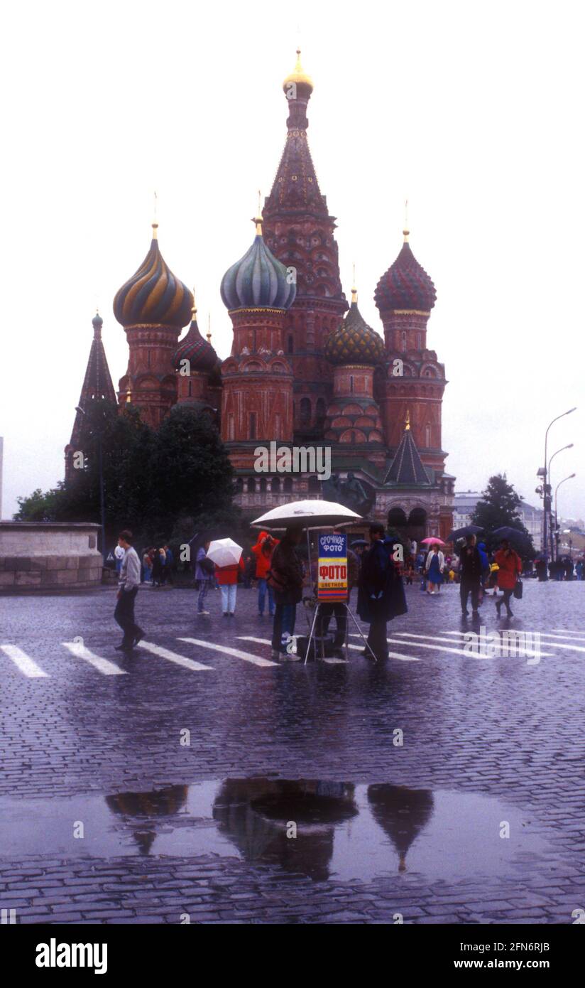 ST. BASILS, RED SQUARE, RUSSIA, 1994 PIC MIKE WALKER Stock Photo - Alamy