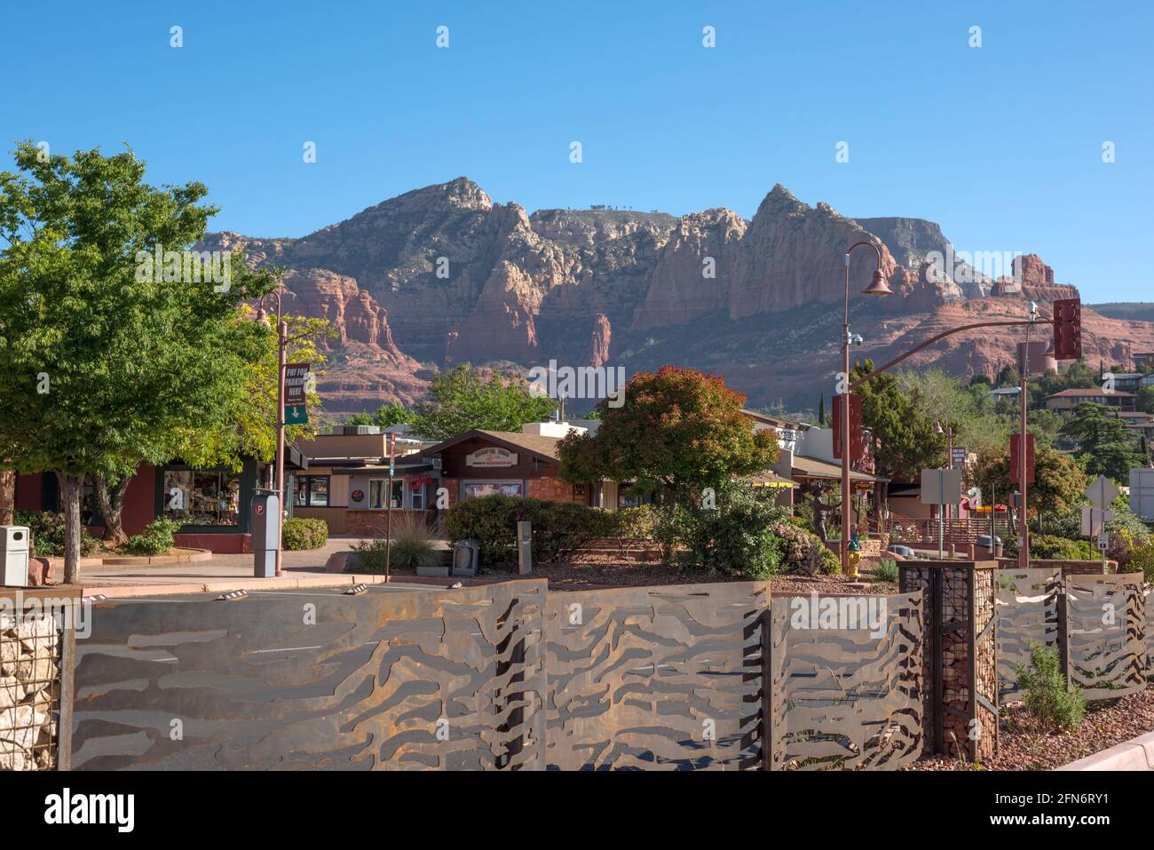 Spring morning in Uptown Sedona. Sedona, Arizona, USA Stock Photo - Alamy