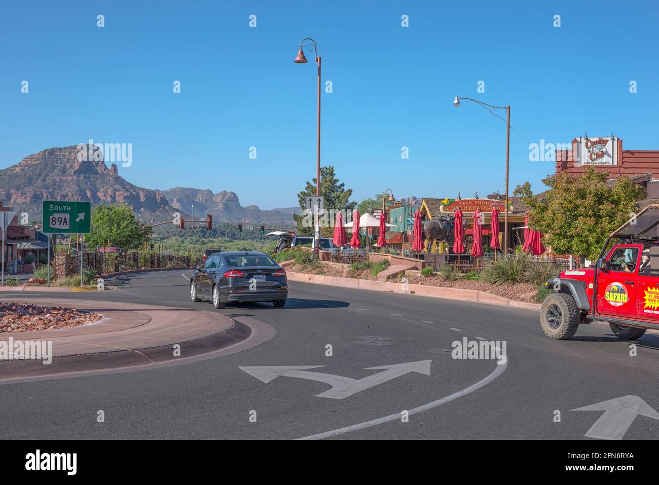 Spring morning in Uptown Sedona. Sedona, Arizona, USA Stock Photo - Alamy