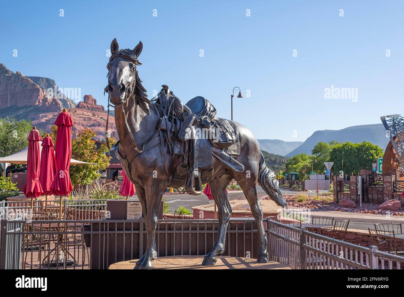 Spring morning in Uptown Sedona. Sedona, Arizona, USA Stock Photo - Alamy