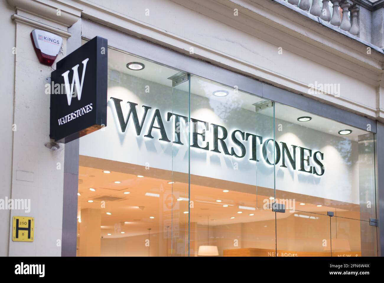 Waterstones logo hi-res stock photography and images - Alamy