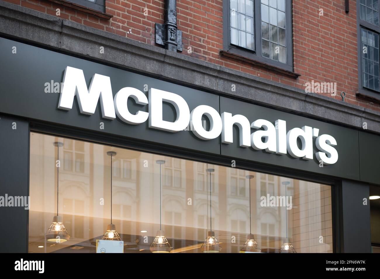 Macdonalds Fast Food Restaurant Logo Shop Sign Stock Photo - Alamy