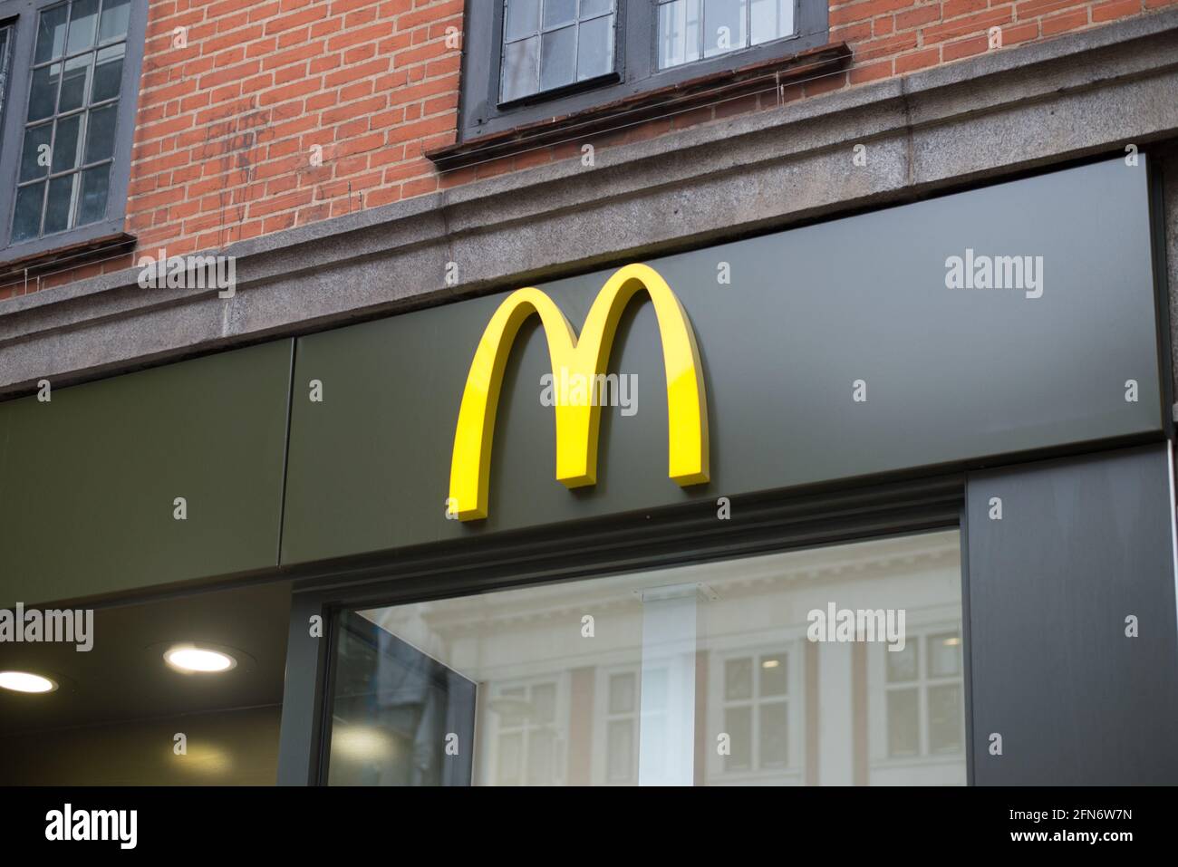 Macdonalds Fast Food Restaurant Logo Shop Sign Stock Photo - Alamy