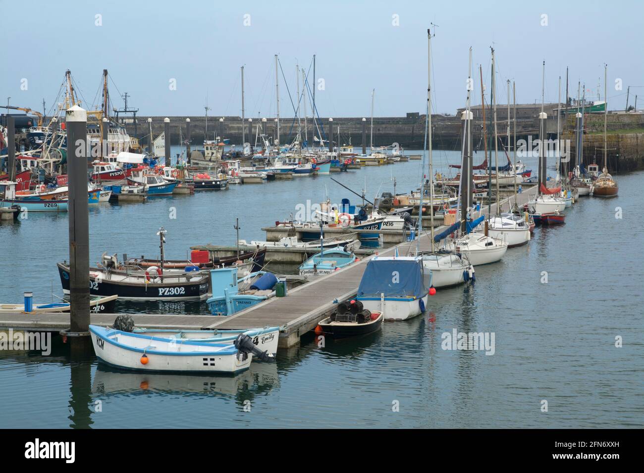 Newlyn town hi-res stock photography and images - Alamy