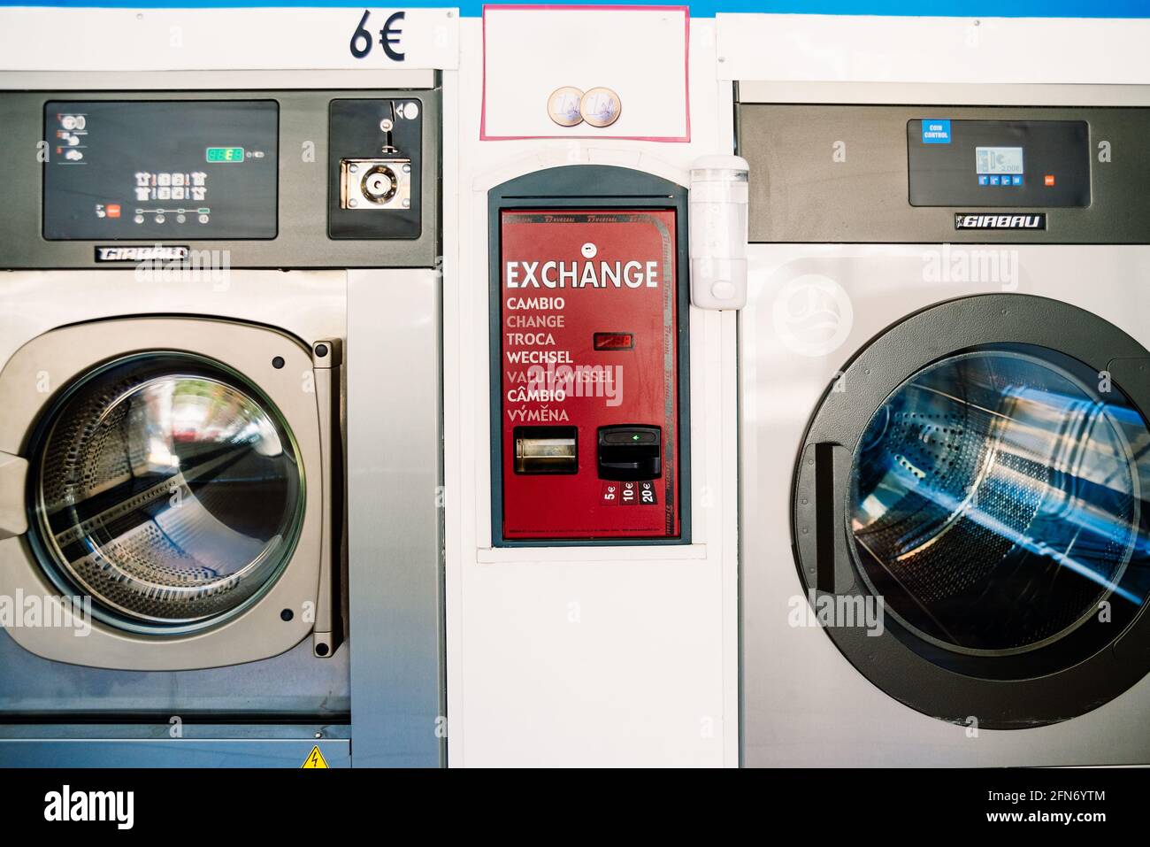 Coin change machine hi-res stock photography and images - Alamy