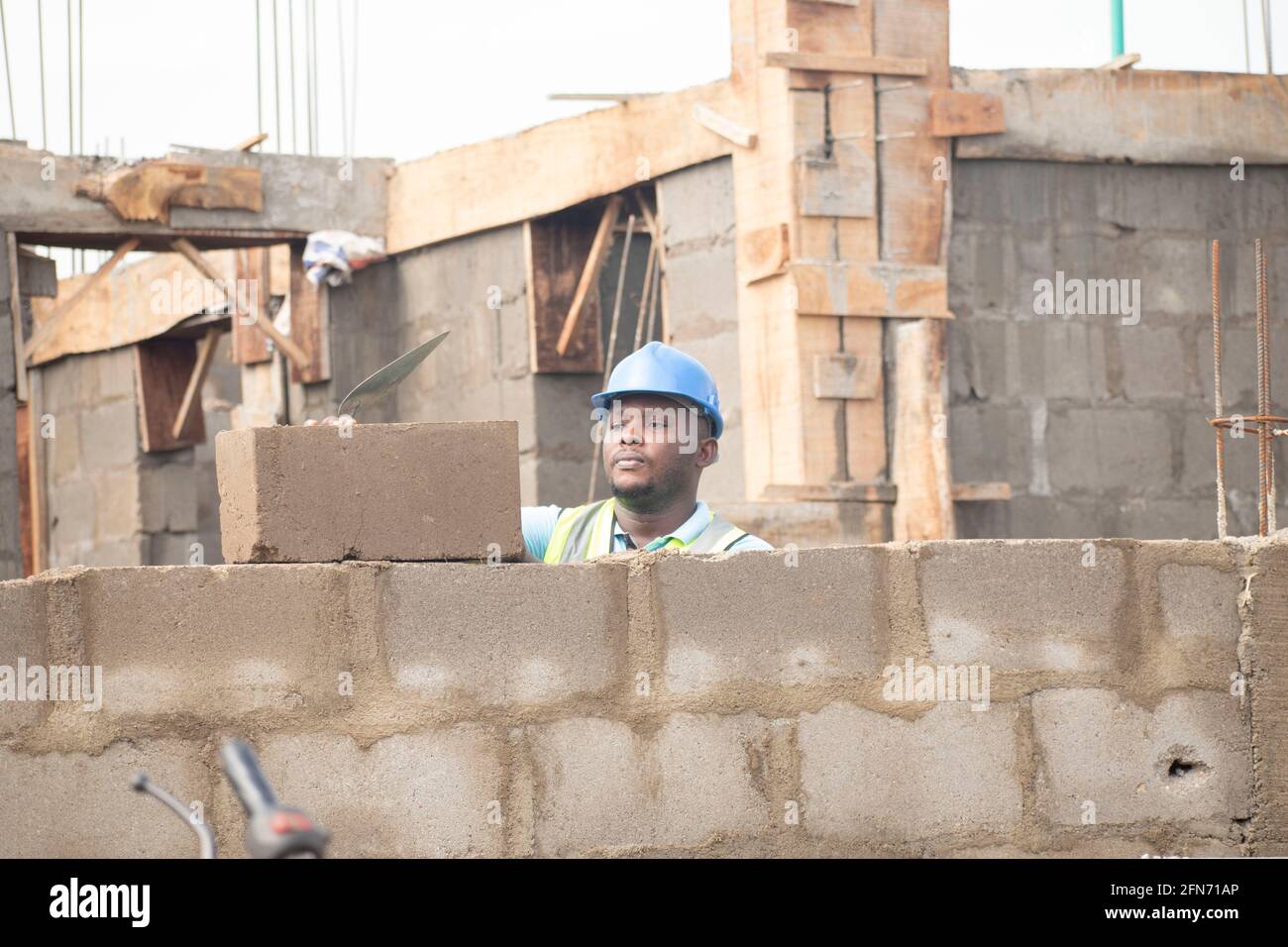 Bricklayer laying bricks hi-res stock photography and images - Alamy