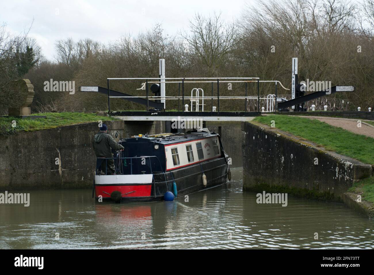 Narrowboat Entering Lock 11 Parndon Mill River Stort Harlow Essex Stock ...