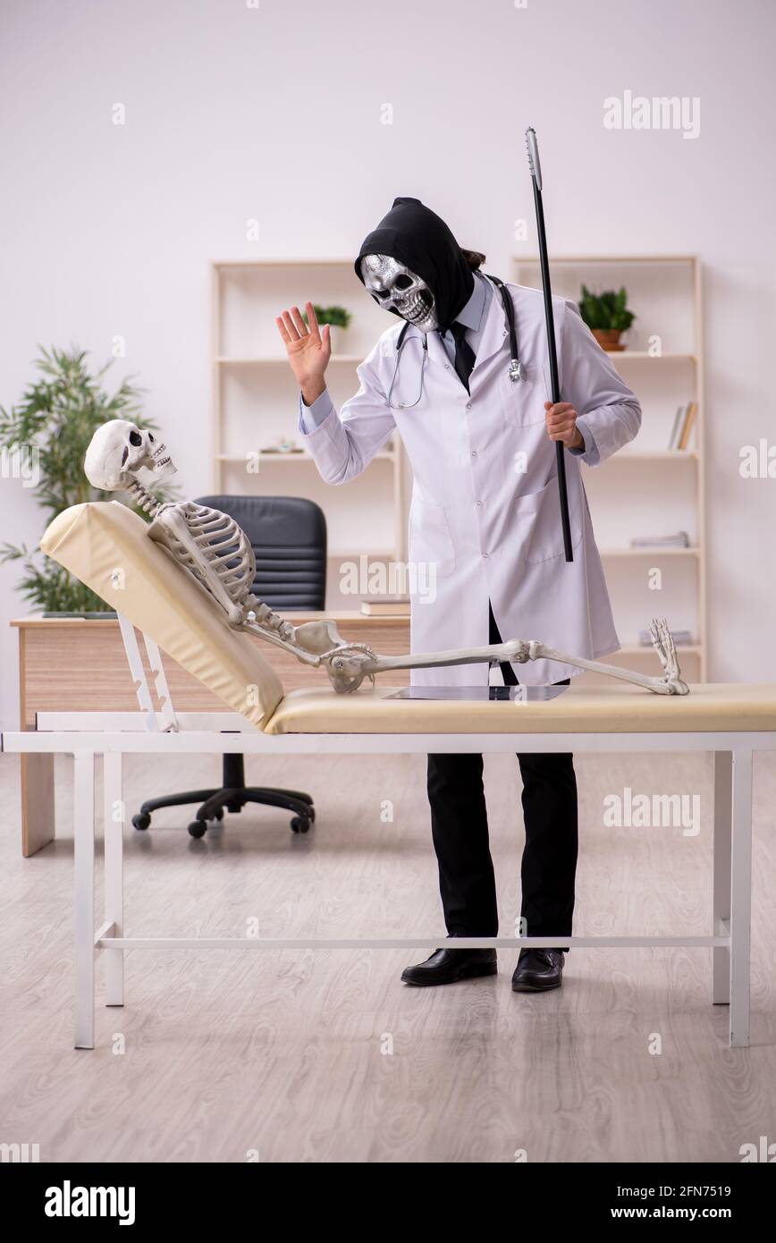Reaper grim doctor examining skeleton patient in the clinic Stock Photo ...