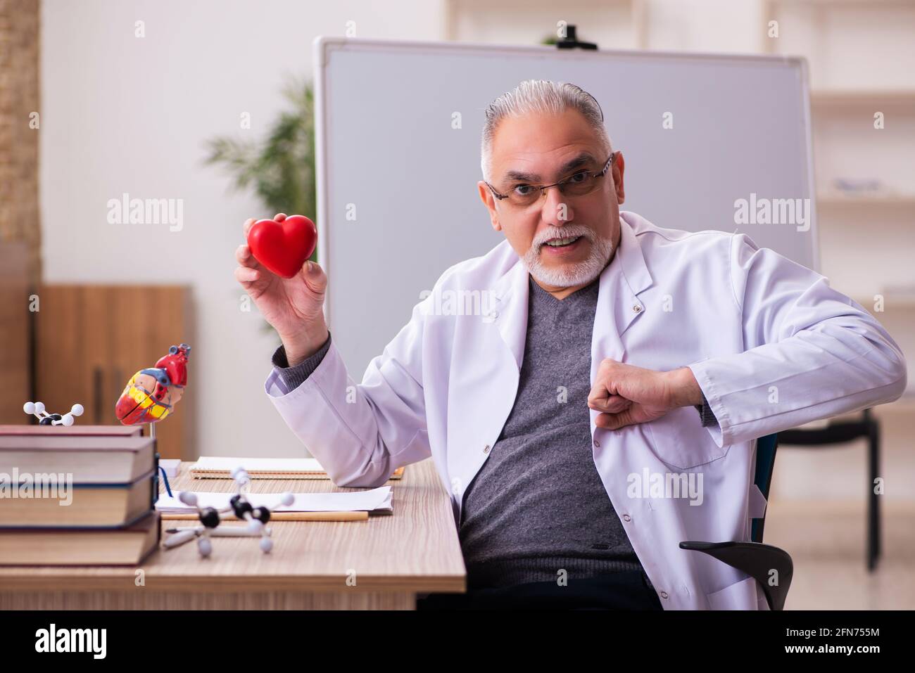 Old doctor cardiologist sitting in the classroom Stock Photo - Alamy