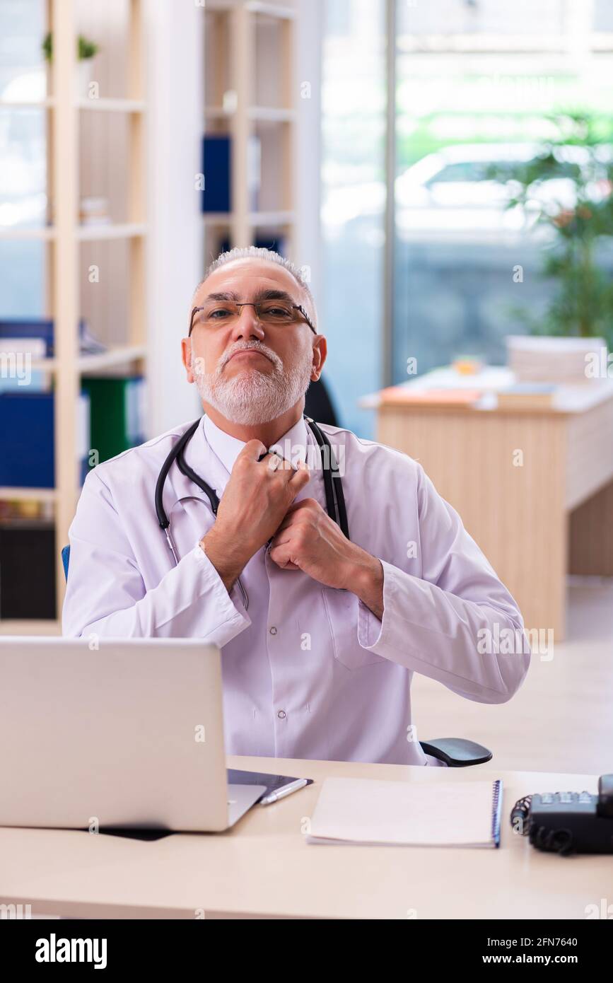Old doctor working in the clinic Stock Photo - Alamy
