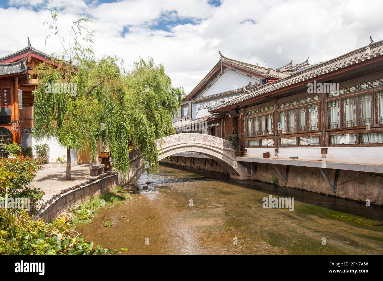Traditional stone bridge in old town , Lijiang Yunnan ,China Stock ...