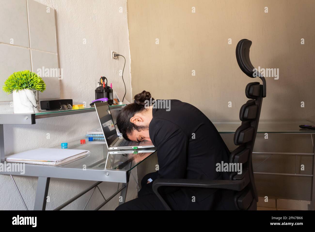 Black businessman sleeping desk hi-res stock photography and images - Alamy