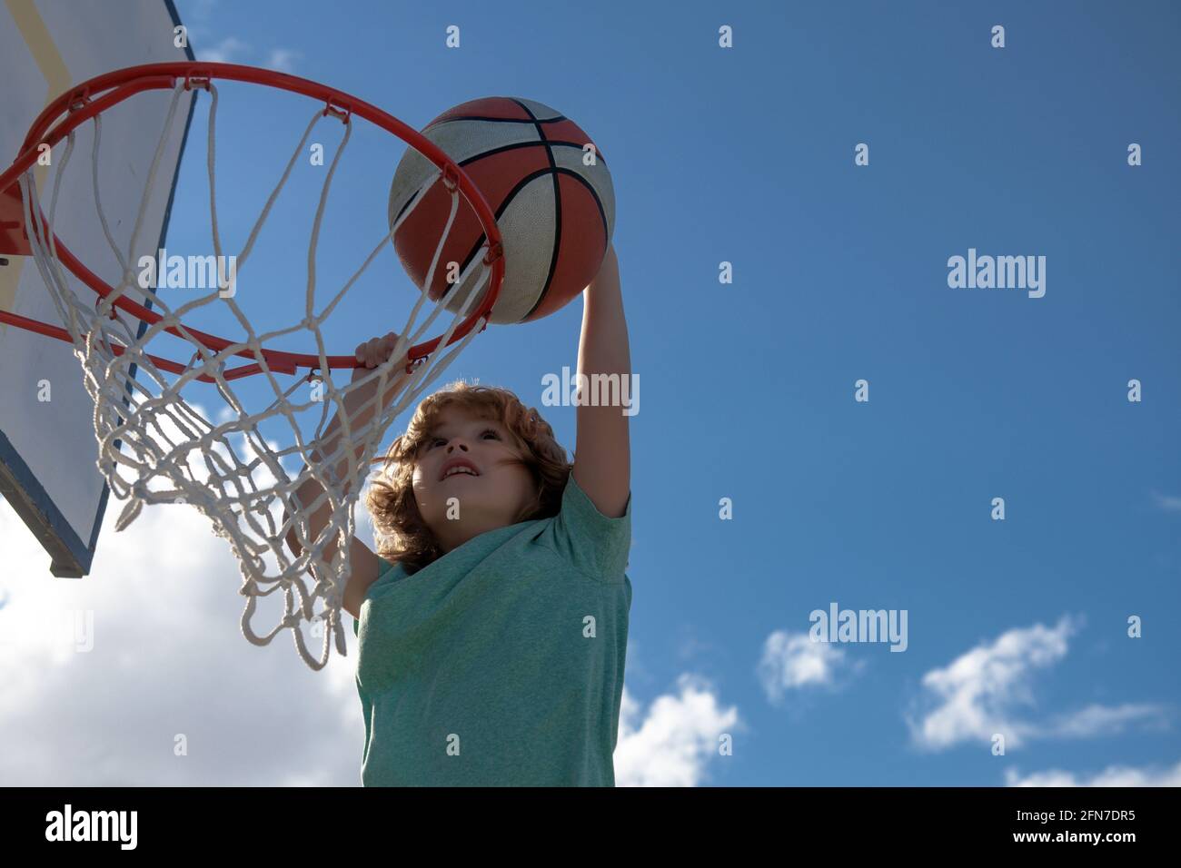 Dunking ball hi-res stock photography and images - Alamy