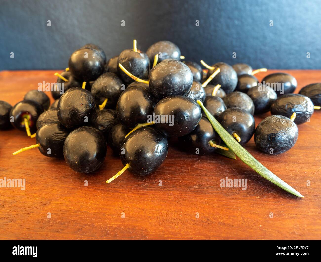 Black kalamata olives hi-res stock photography and images - Alamy