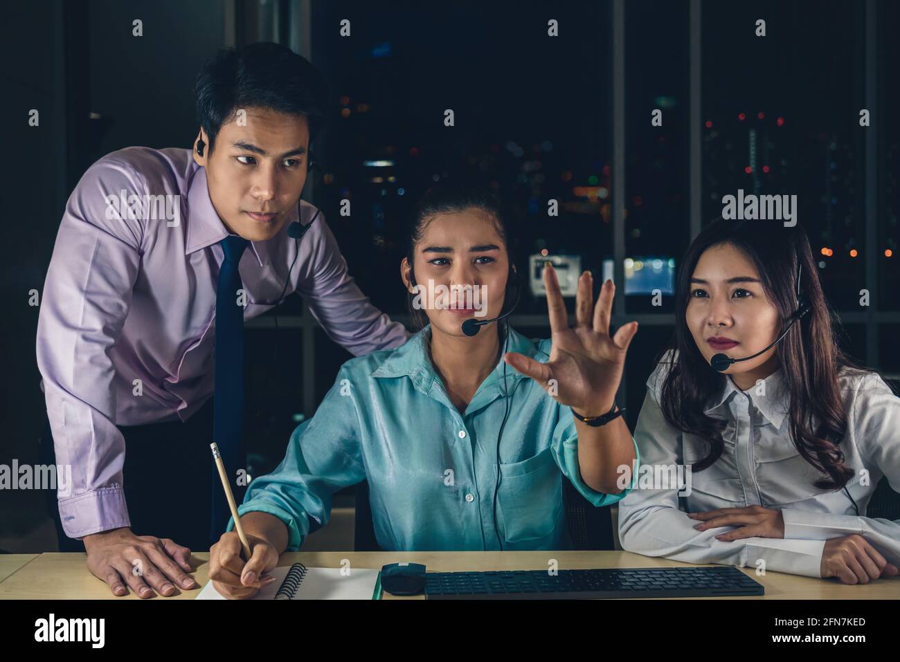 Technology data center busy hi-res stock photography and images - Alamy