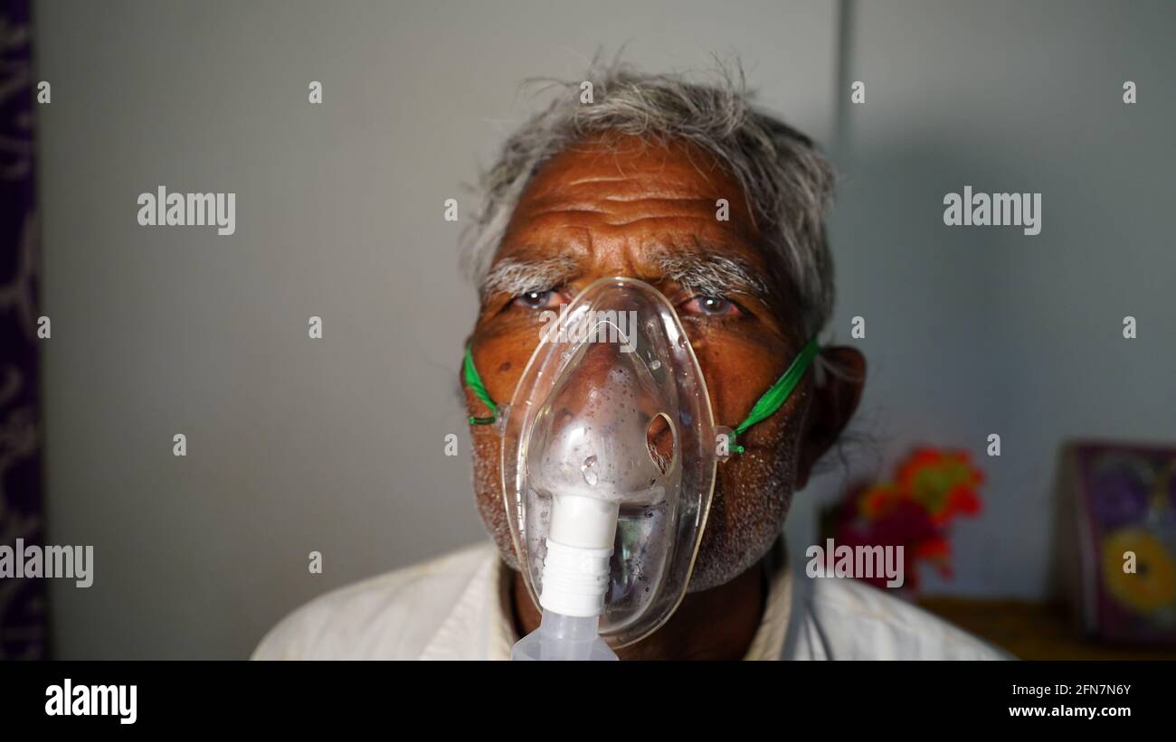 Oxygen concentrator hi-res stock photography and images - Alamy