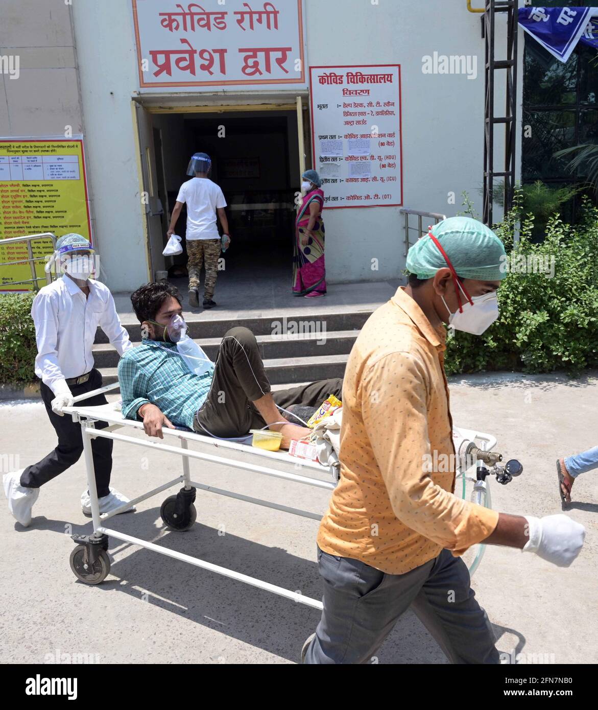 Prayagraj, Uttar Pradesh, India. 15th May, 2021. Prayagraj: Family ...