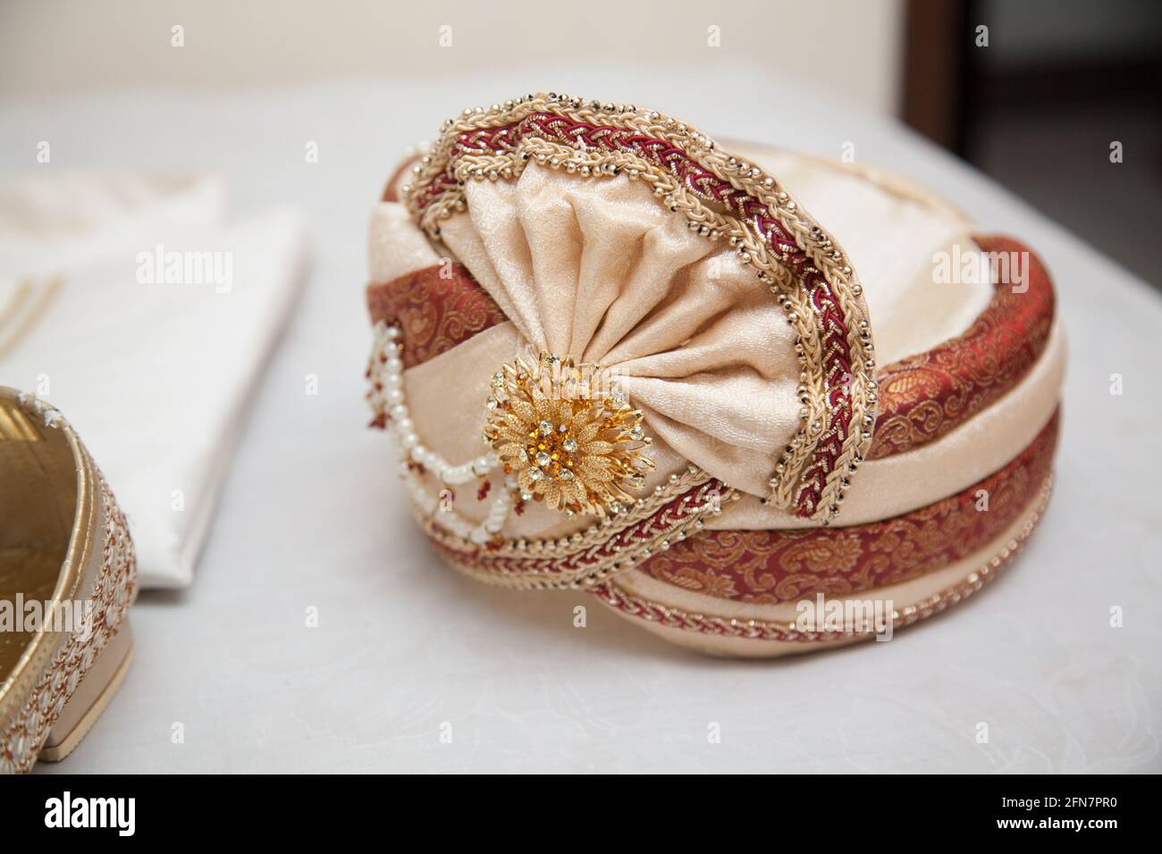 Indian wedding turban for the groom Stock Photo - Alamy
