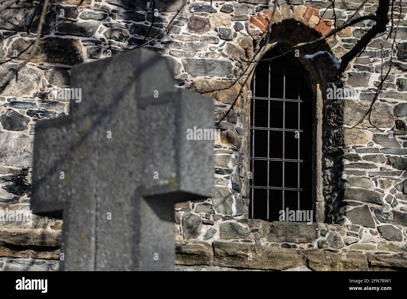 Stone gothic window hi-res stock photography and images - Alamy