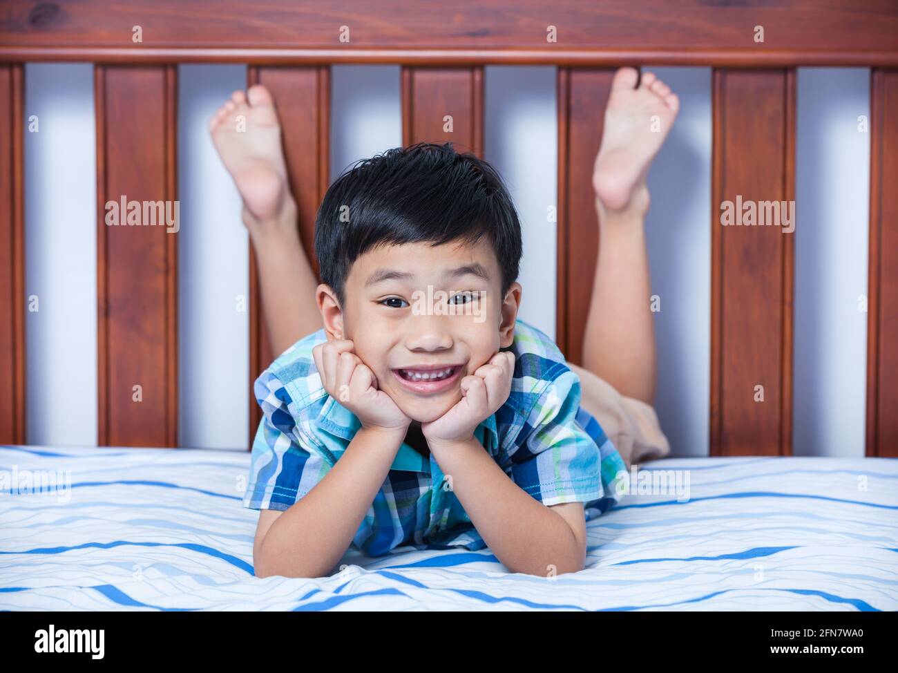 Propping up hi-res stock photography and images - Alamy