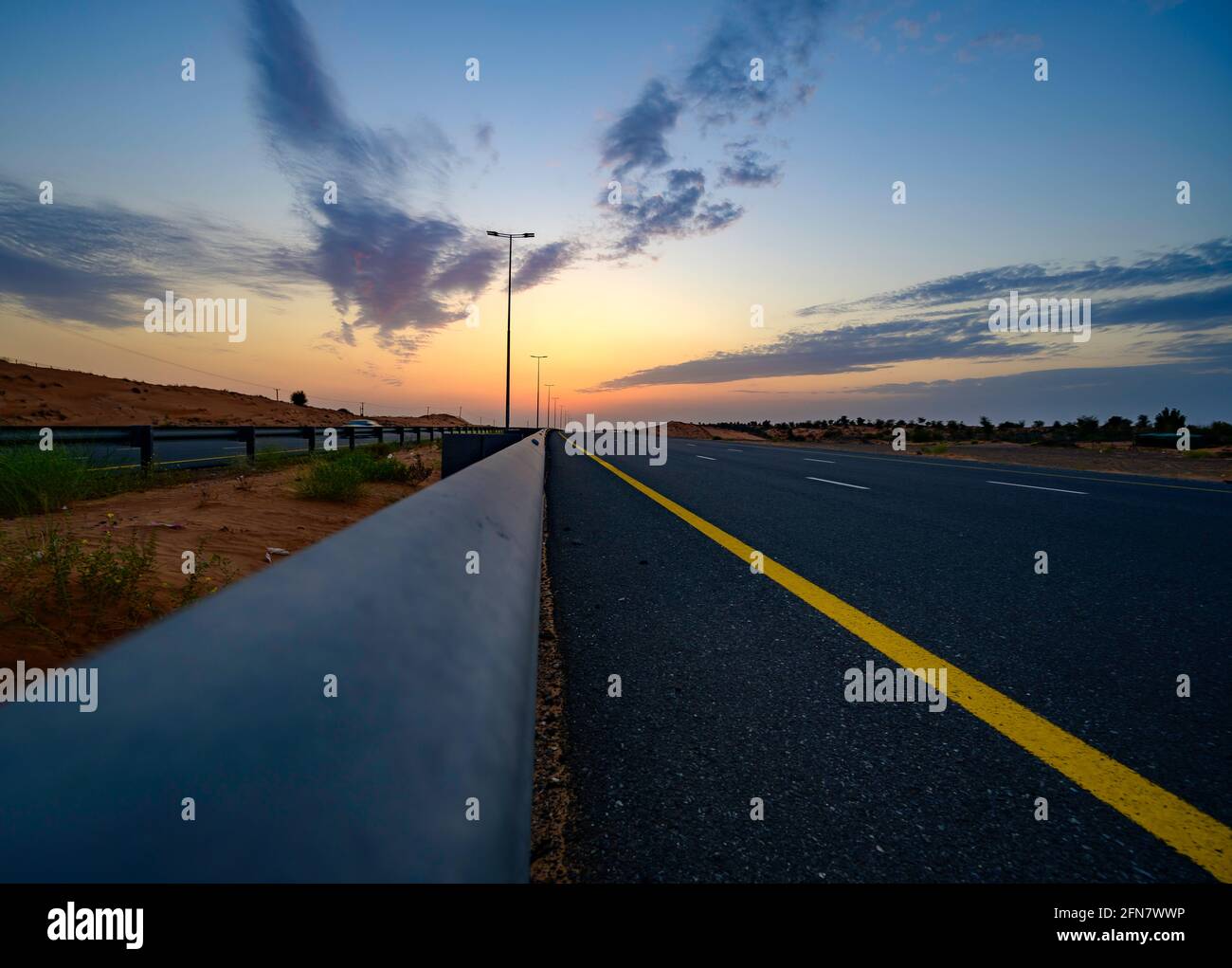 Road leading the eye hi-res stock photography and images - Alamy