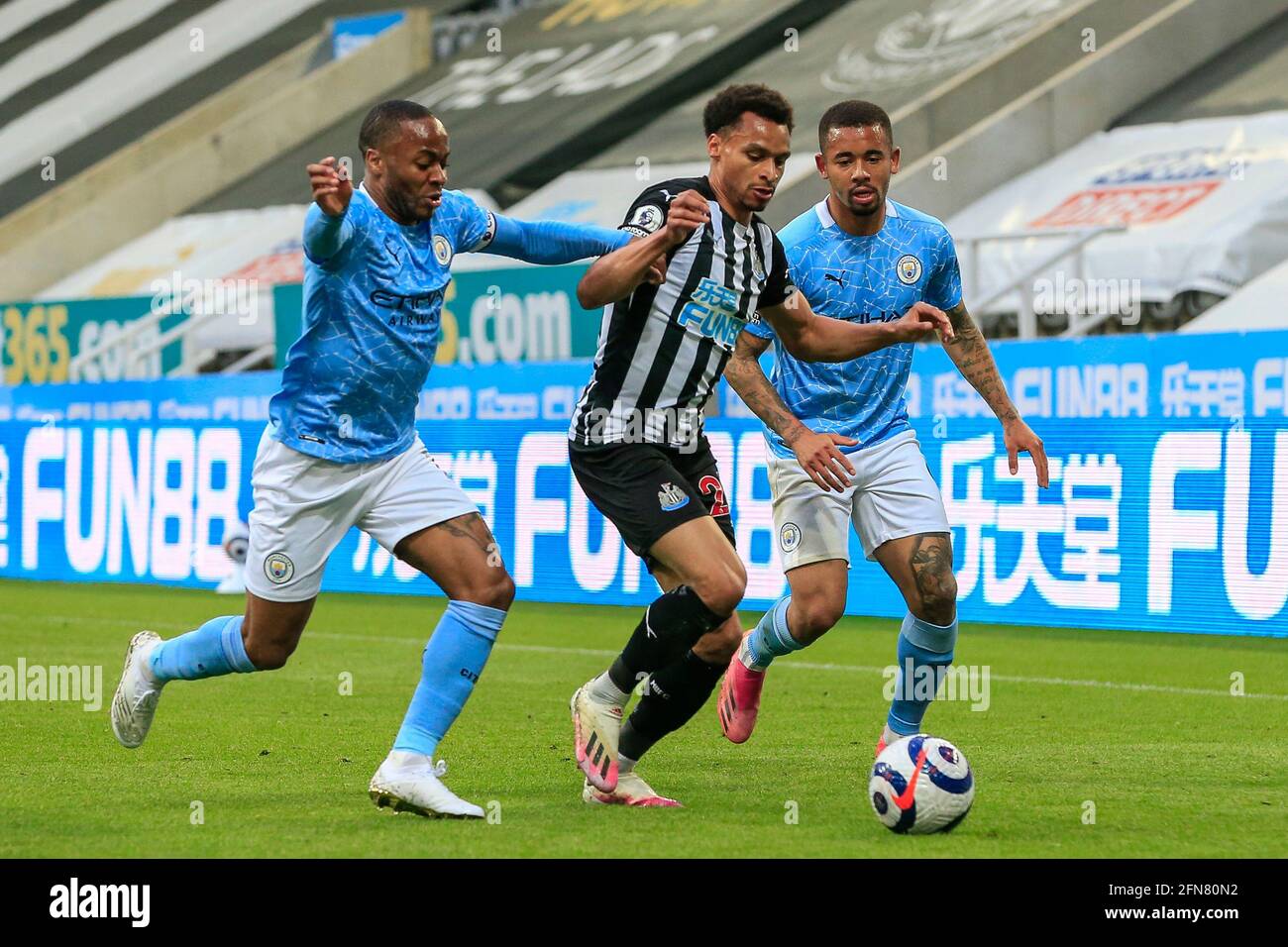 Jacob Murphy #23 of Newcastle United under pressure from Raheem ...
