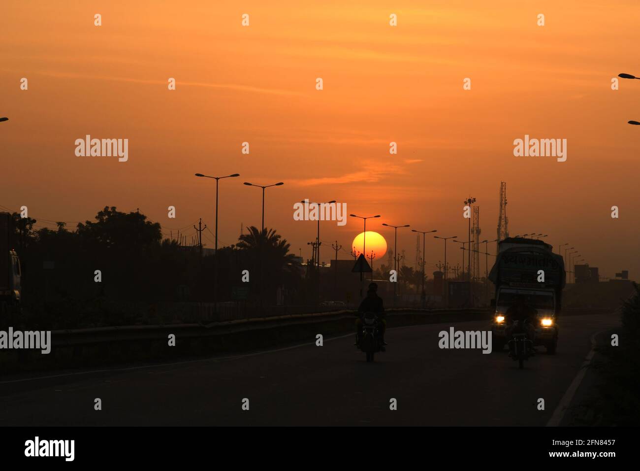 Morning View, Sunrise in the morning, Street light pattern on the ...