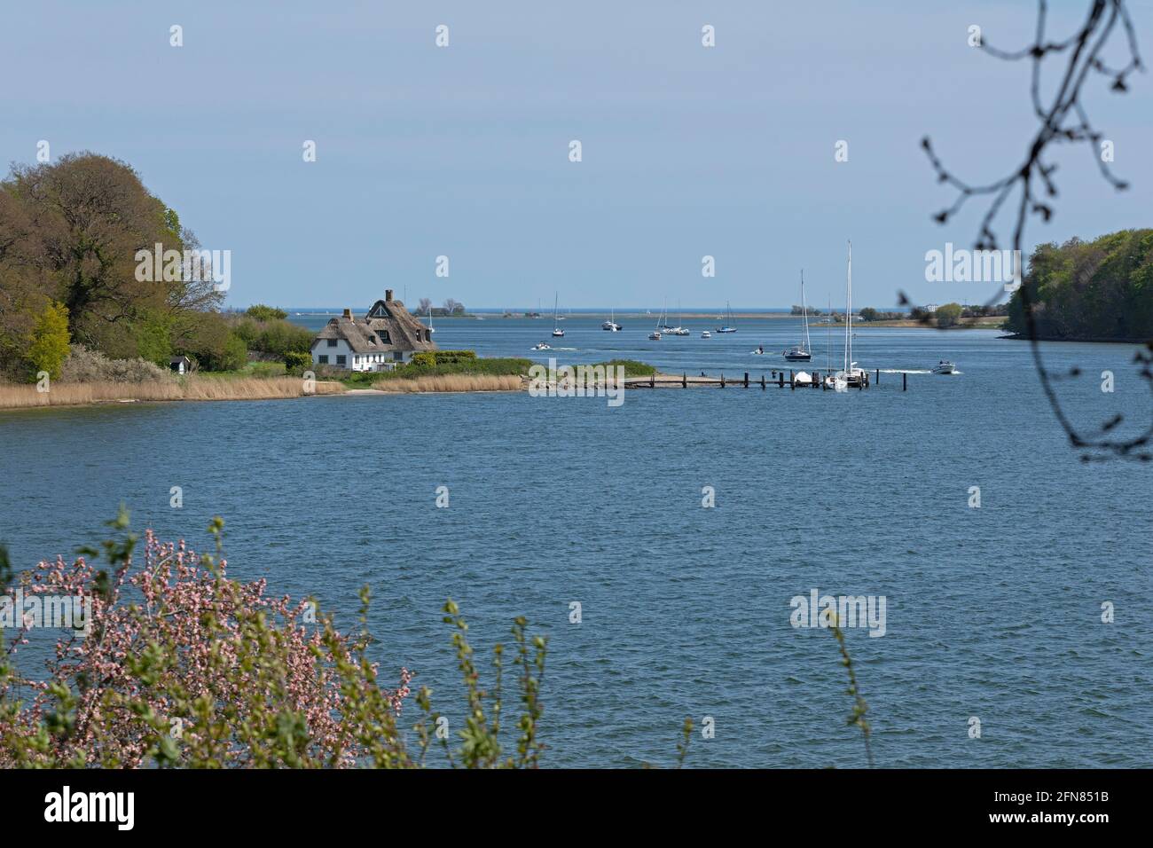 Reetdachhäuser hi-res stock photography and images - Alamy