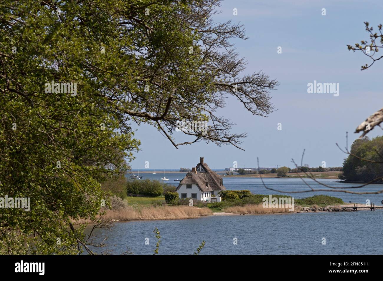 Reetdachhäuser hi-res stock photography and images - Alamy