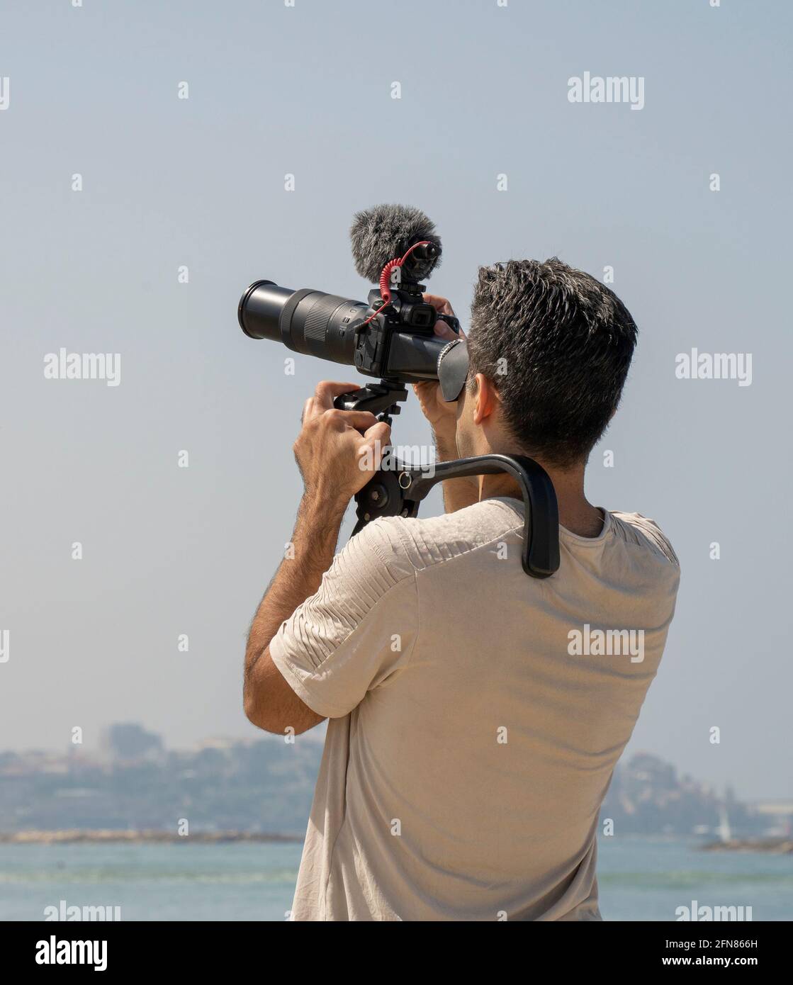 Shoulder rig hi-res stock photography and images - Alamy