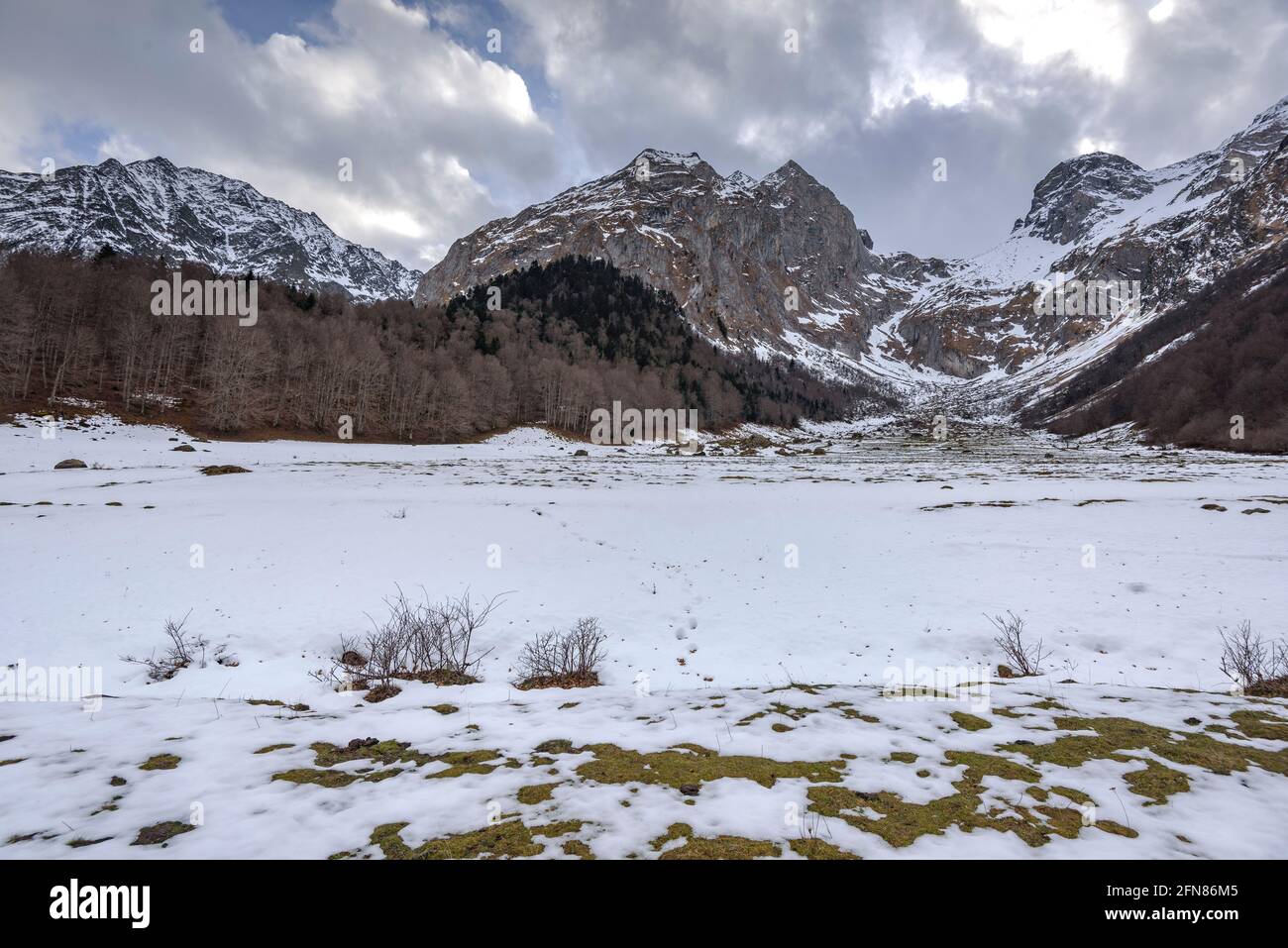 Snowy Artiga de Lin, in a winter afternoon (Aran Valley, Catalonia ...
