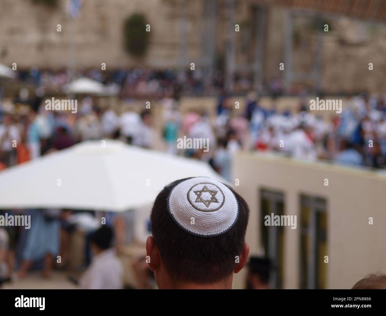 Jewish man weating kippah at Wailing Wall in Jerusalem Stock Photo - Alamy