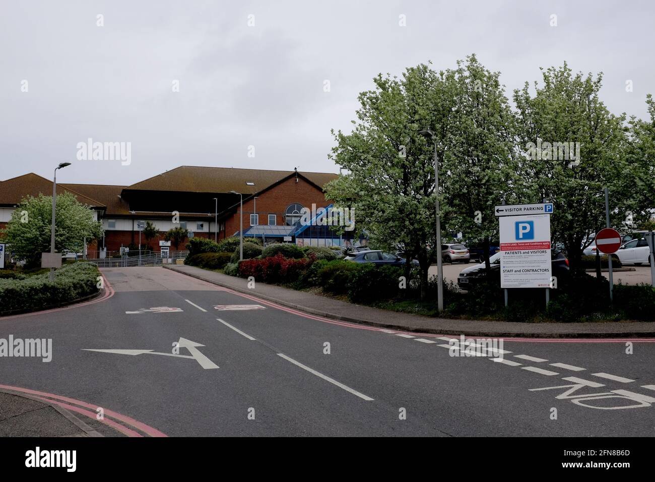 Queen elizabeth the queen mother nhs hospital hi-res stock photography ...