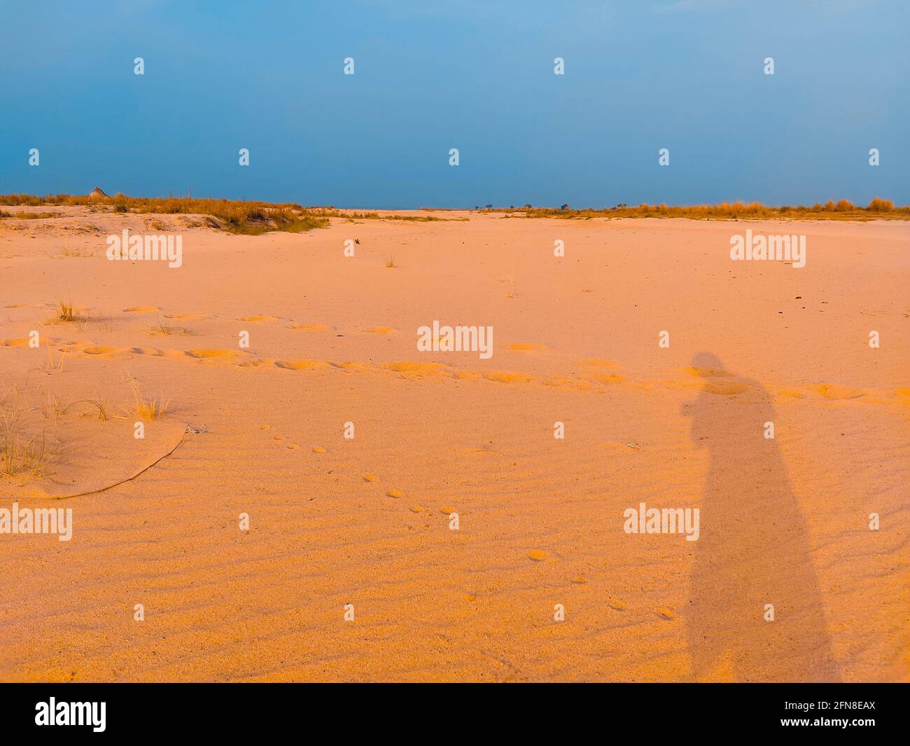 Shadow in the desert hi-res stock photography and images - Alamy
