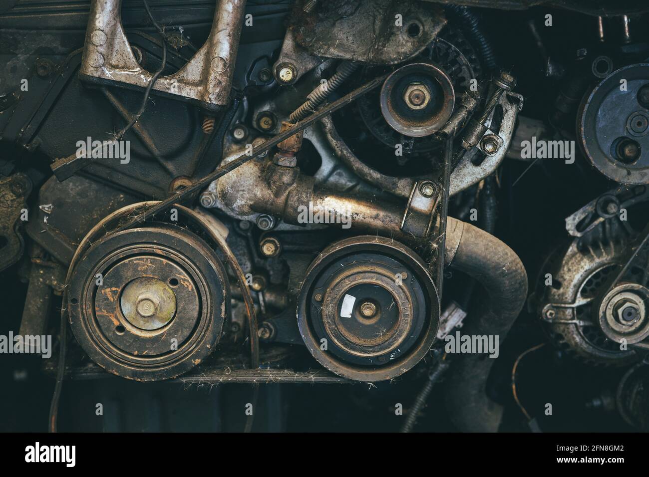 Serpentine belts hi-res stock photography and images - Alamy